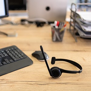 Verbatim 70723 Stereo Headset with Microphone and In-Line Remote, USB ...